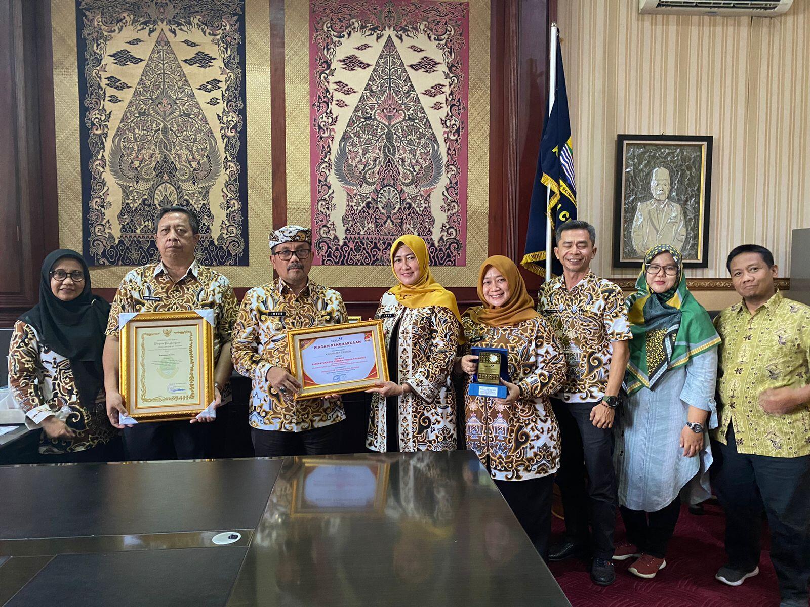 DPPKBP3A Kabupaten Cirebon Sabet Penghargaan